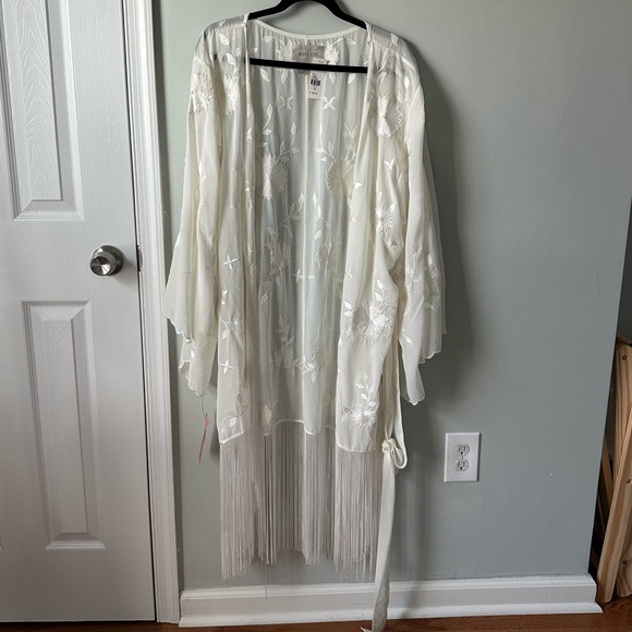 Anthropologie | Intimates & Sleepwear | Nwt Bhldn Lilah Fringe Robe In ...